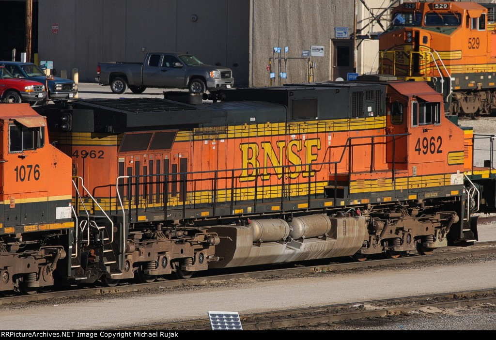 BNSF 4962
